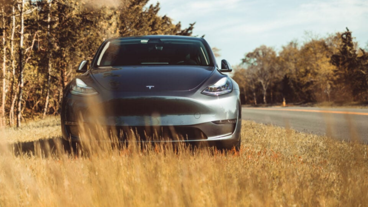Tesla enfrenta novo recall global por falha em janelas do Model Y